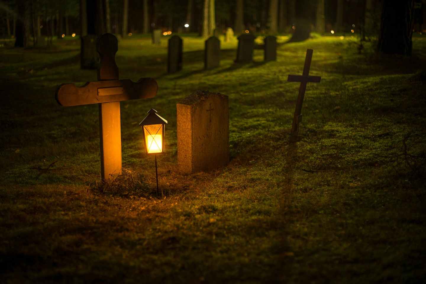 10 Funeral & Cemetery Superstitions That’ll Give You The Chills – Toria ...